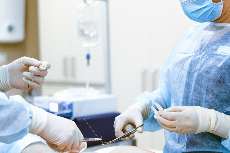 Ablation fils et agrafes à domicile par une IDEL Ablation fils et agrafes à domicile par une IDEL